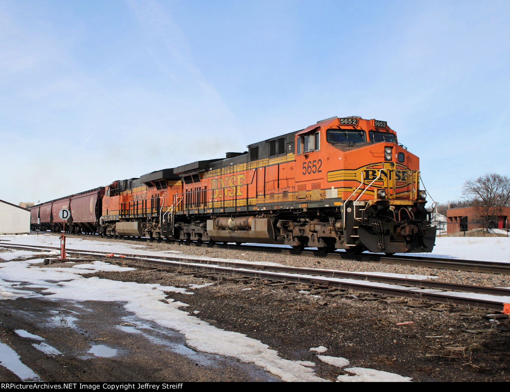 BNSF 5652